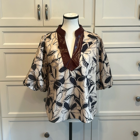 THML | Tops | Thml Flower Faux Neckline Shirt | Poshmark